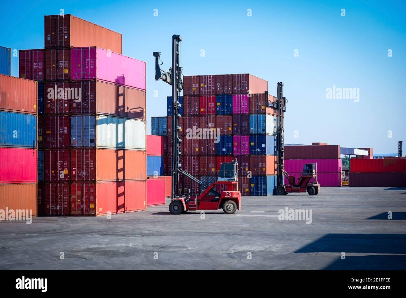 Shipment handlers hi-res stock photography and images - Alamy