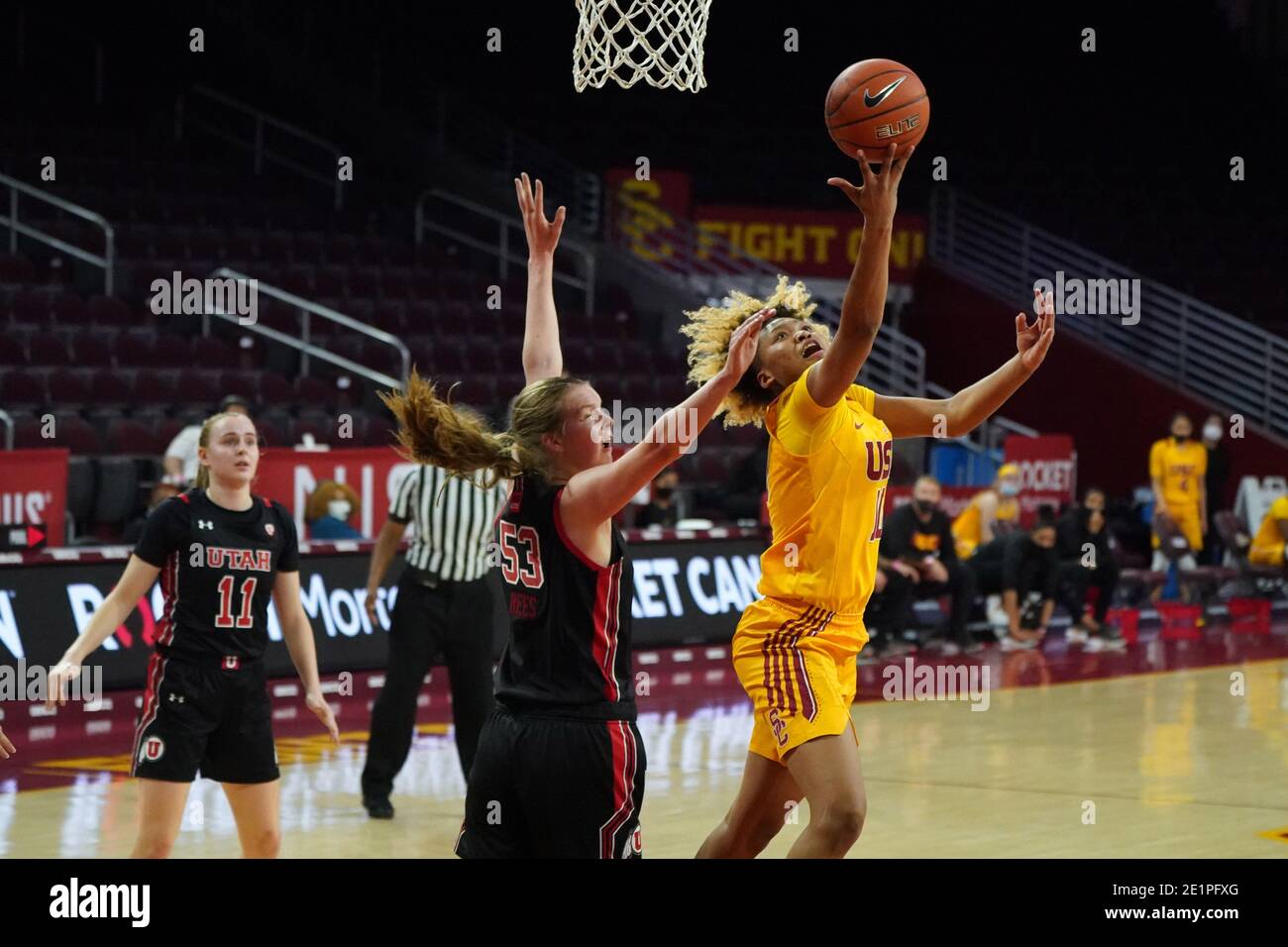 Southern California Trojans guard Amaya Oliver (10) shoots the ball as ...