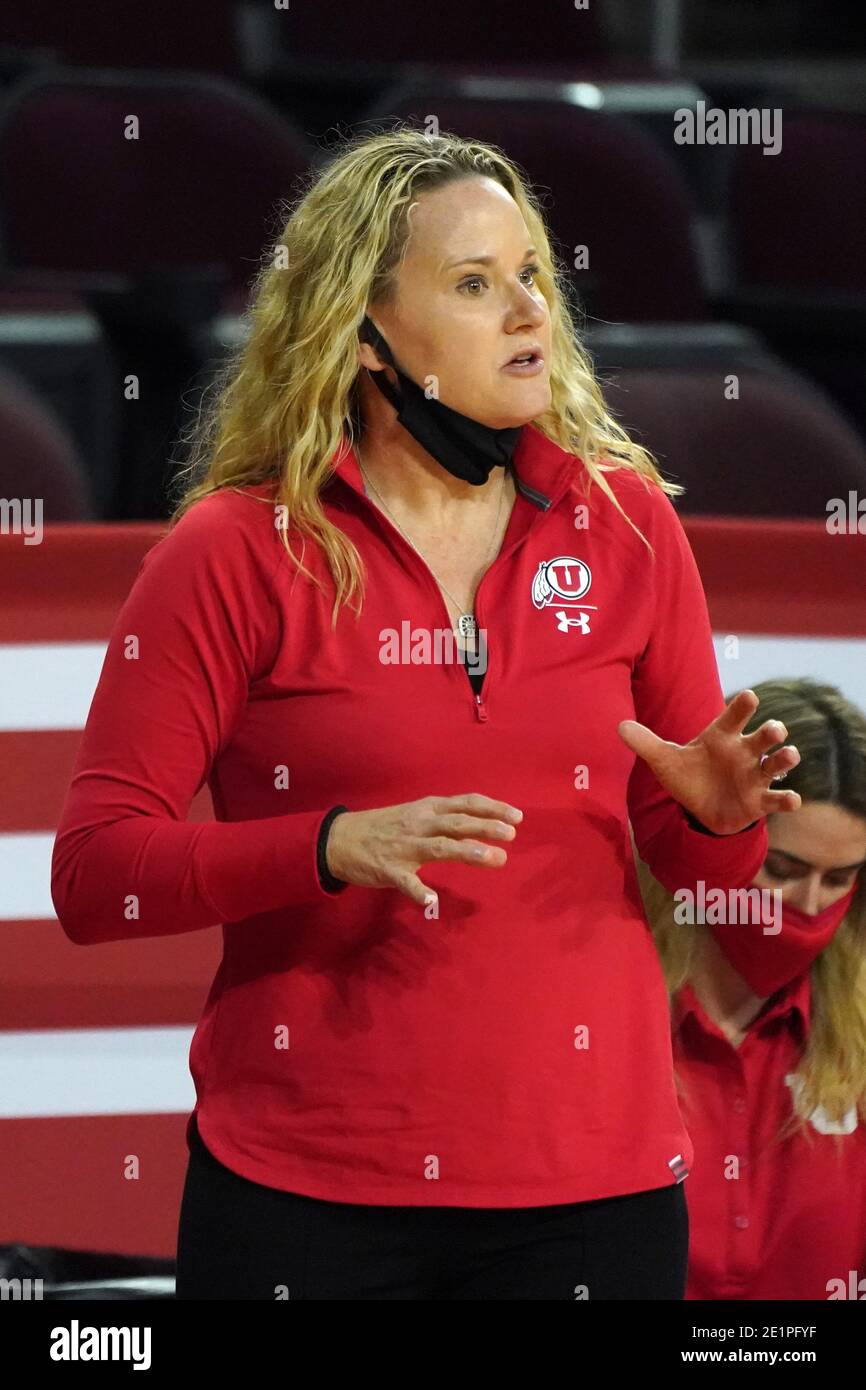 Utah Utes head coach Lynne Roberts wears a face mask during an NCAA ...
