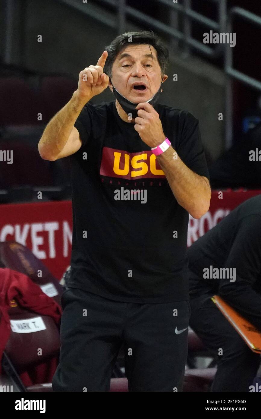 Southern California Trojans head coach Mark Trakh wears a face mask ...