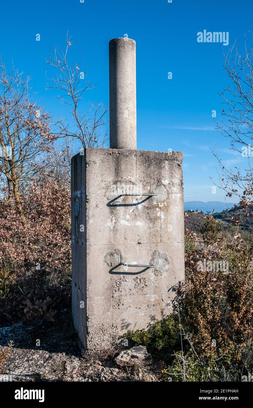 concrete trigonometrical point, trig point Stock Photo - Alamy concrete trigonometrical point, trig point Stock Photo - Alamy