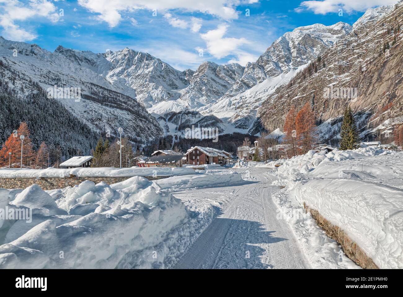 Wonderful winter landscape with snow in italian Alps. Macugnaga, Italy ...