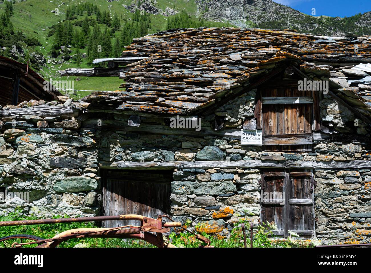 Old stone hut hi-res stock photography and images - Alamy