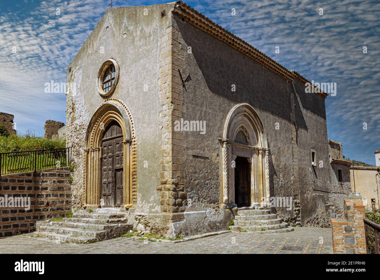 Ancient sicilian rural architecture hi-res stock photography and images ...