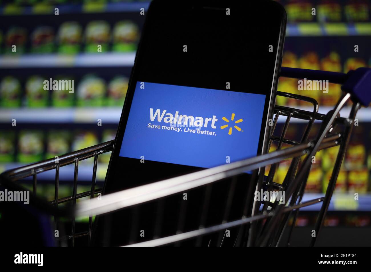 Walmart shopping cart hi-res stock photography and images - Alamy