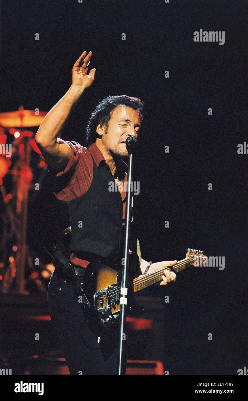 Bruce Springsteen and the E Street band in concert at Wembley Arena ...