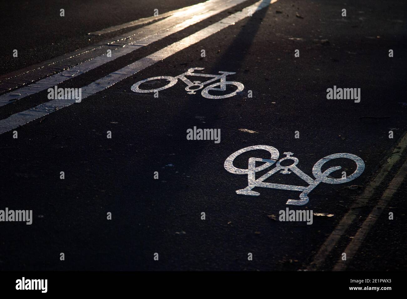 Bicycle traffic signs hi-res stock photography and images - Alamy