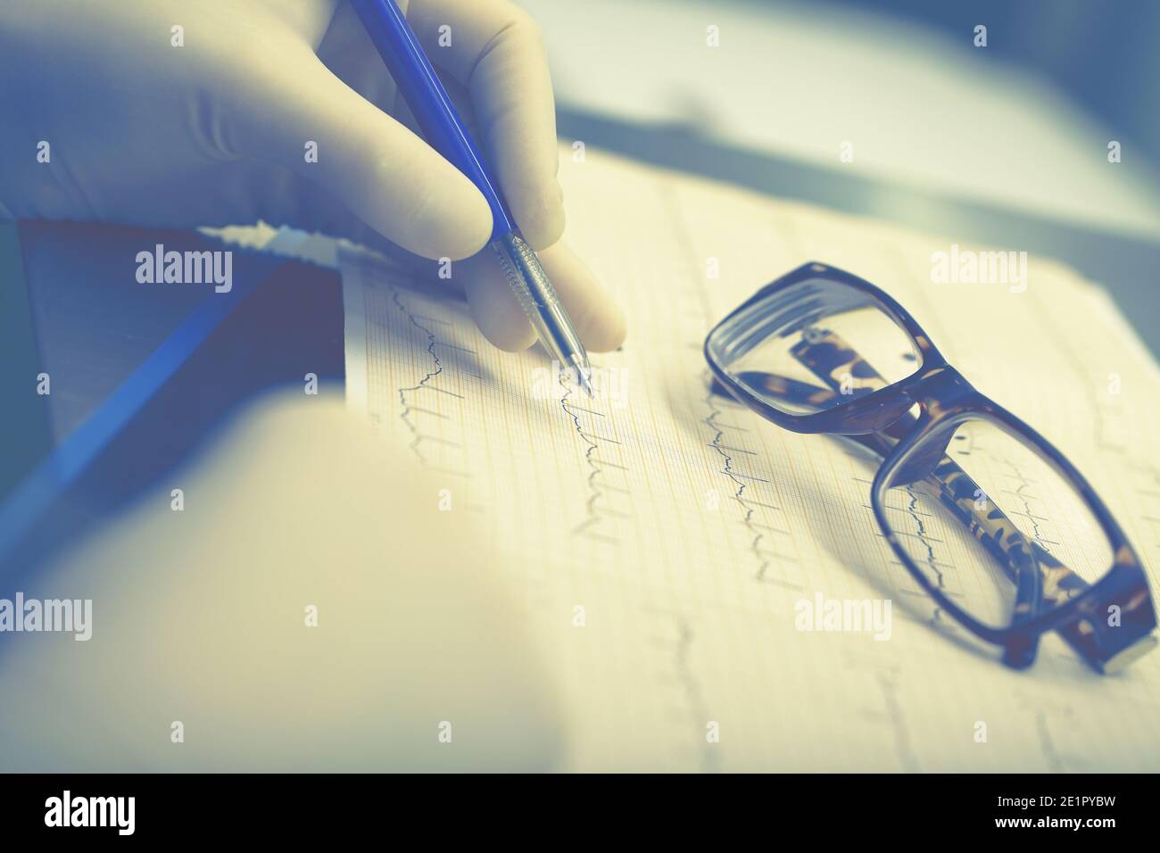 Doctor monitoring patients cardiogram in office Stock Photo - Alamy