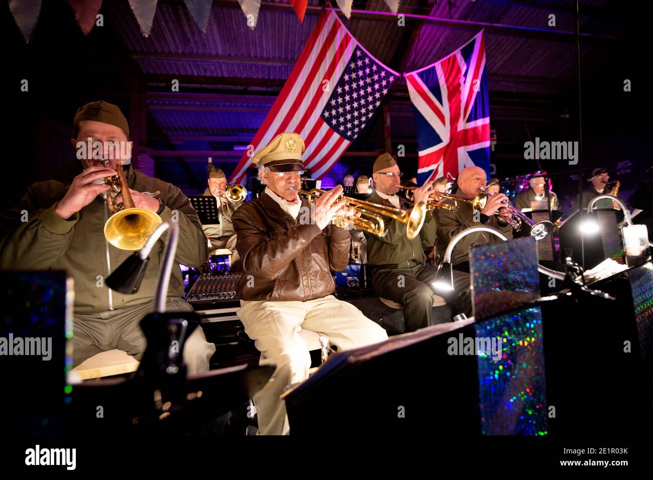 Entertaining 1940s hi-res stock photography and images - Alamy