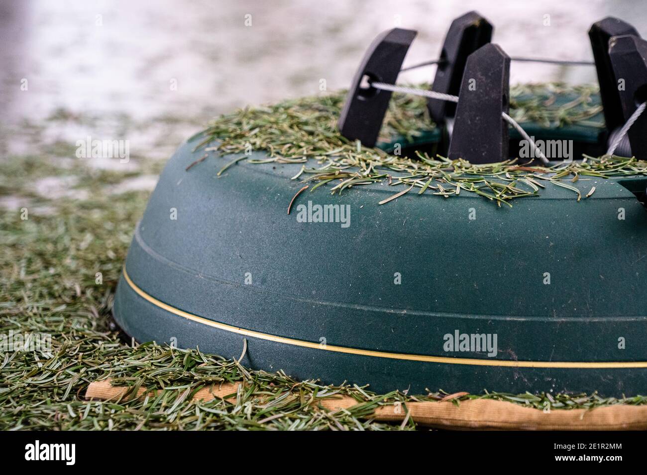 Christmas tree fallen over hi-res stock photography and images - Alamy