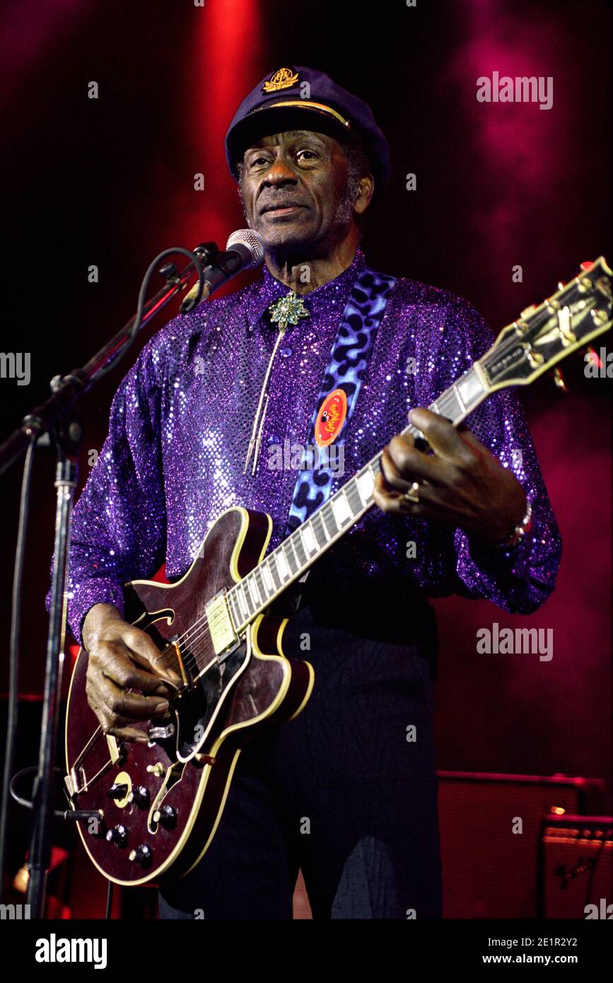 Chuck berry american guitarist singer hi-res stock photography and ...
