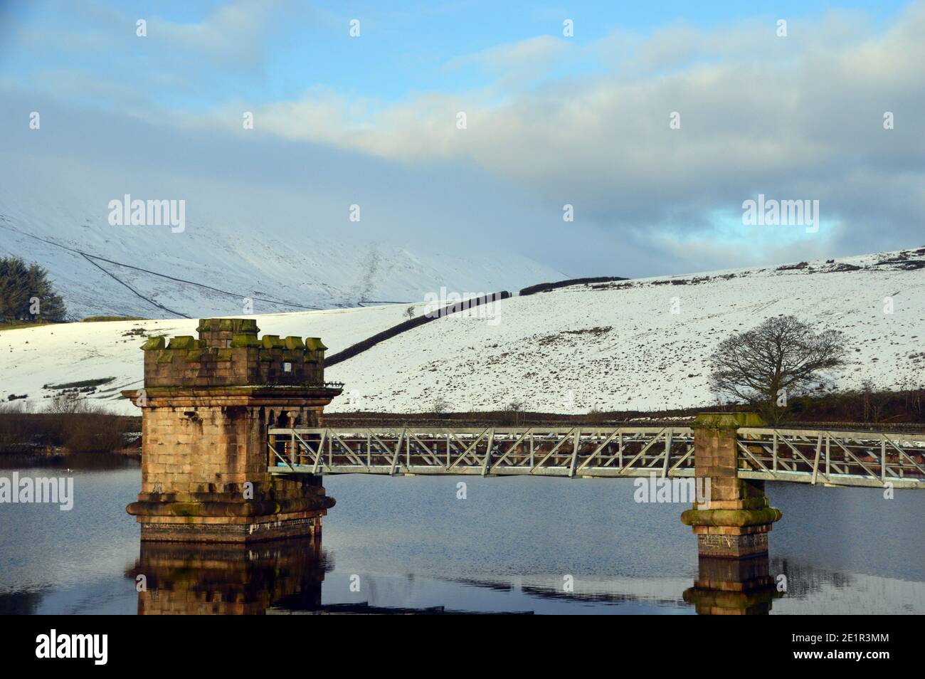 Castellated walls hi-res stock photography and images - Alamy