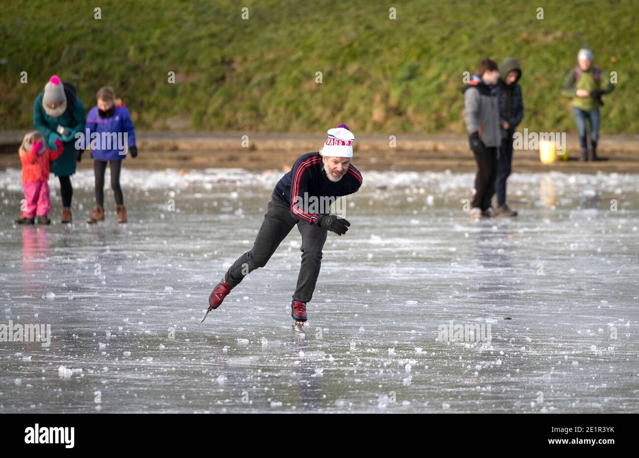 A man ice-skates on the frozen pond in Inverleith Park, Edinburgh Stock ...