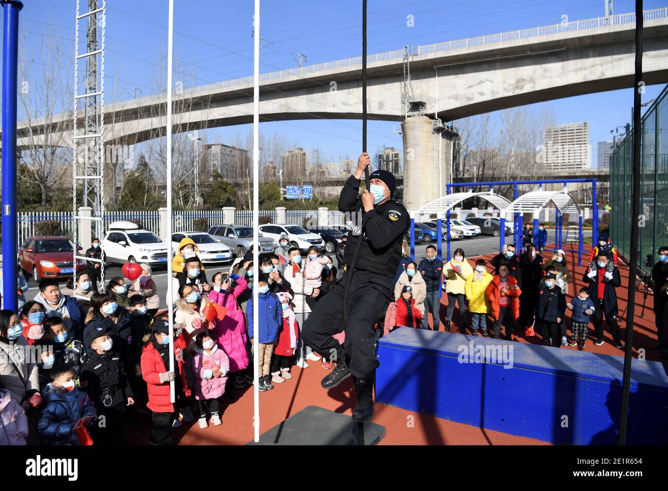 Swat rope hi-res stock photography and images - Alamy