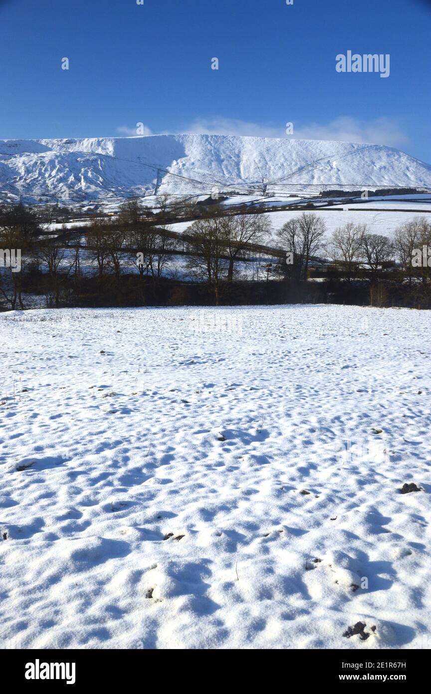 Snow witch pendle hi-res stock photography and images - Alamy