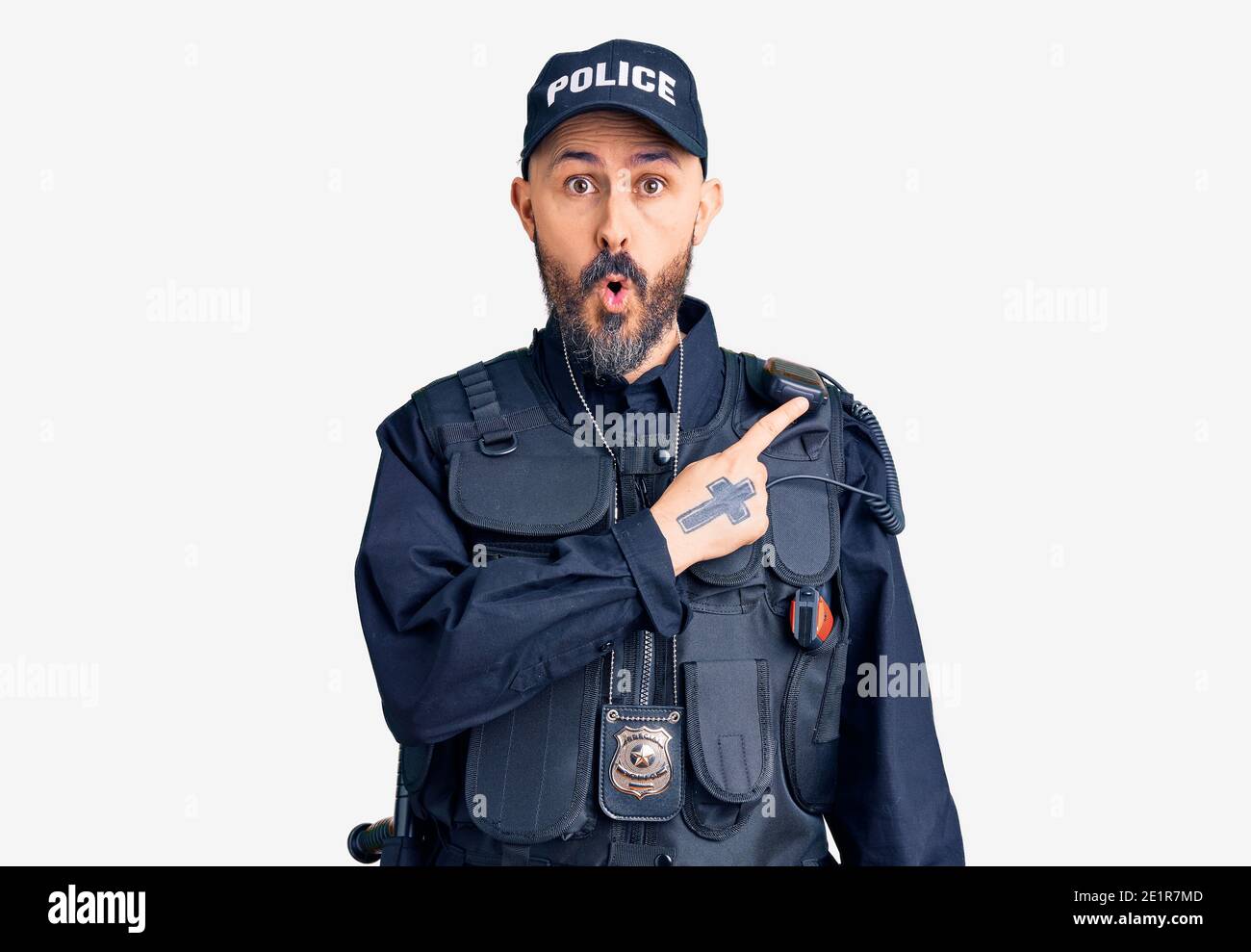 Man police officer pointing thumb hi-res stock photography and images ...