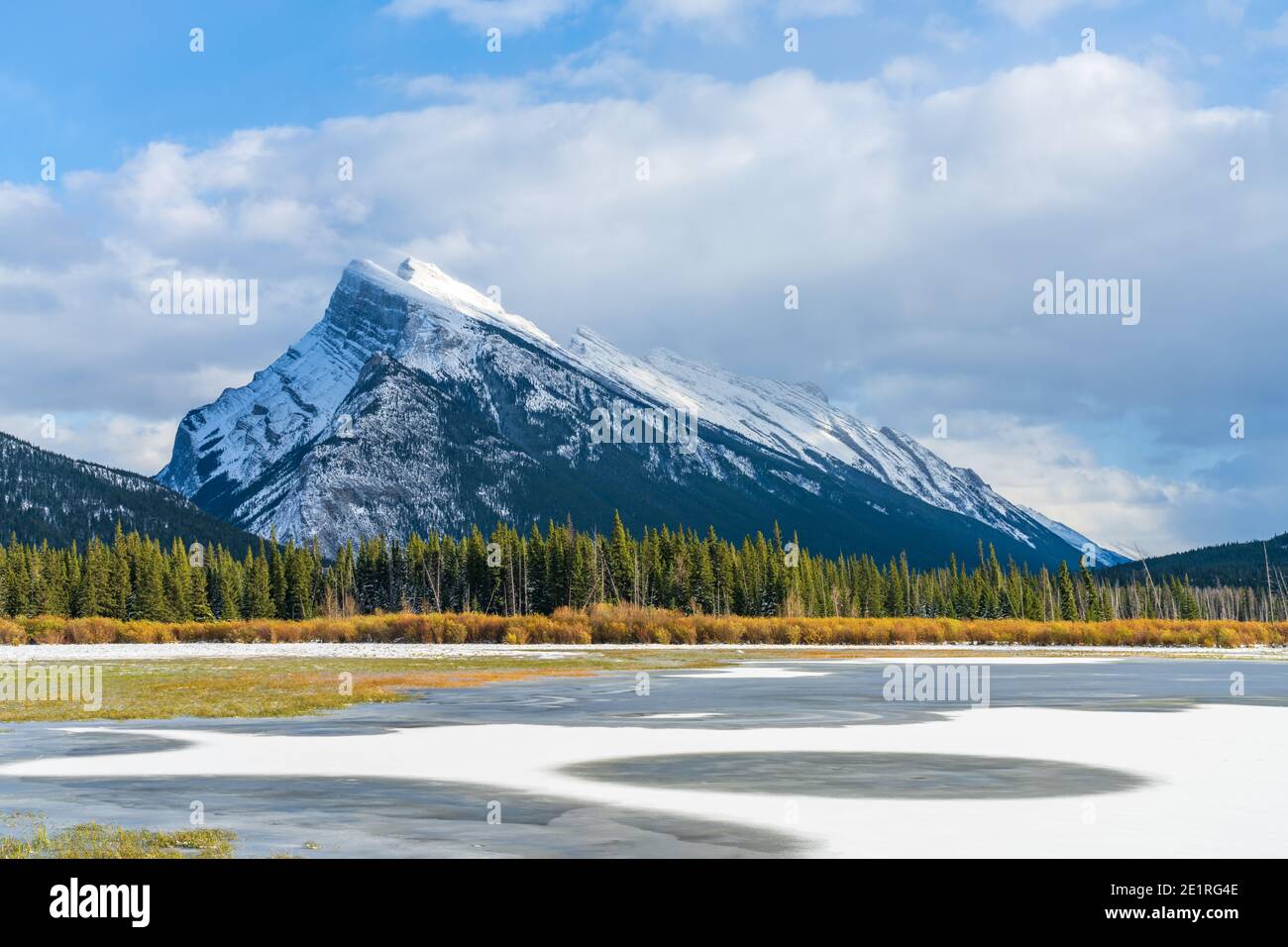 Mount rundle and vermilion lakes in winter hi-res stock photography and ...