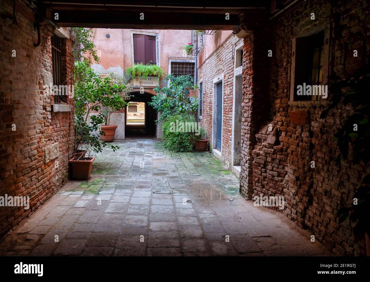 Hidden courtyard hi-res stock photography and images - Alamy