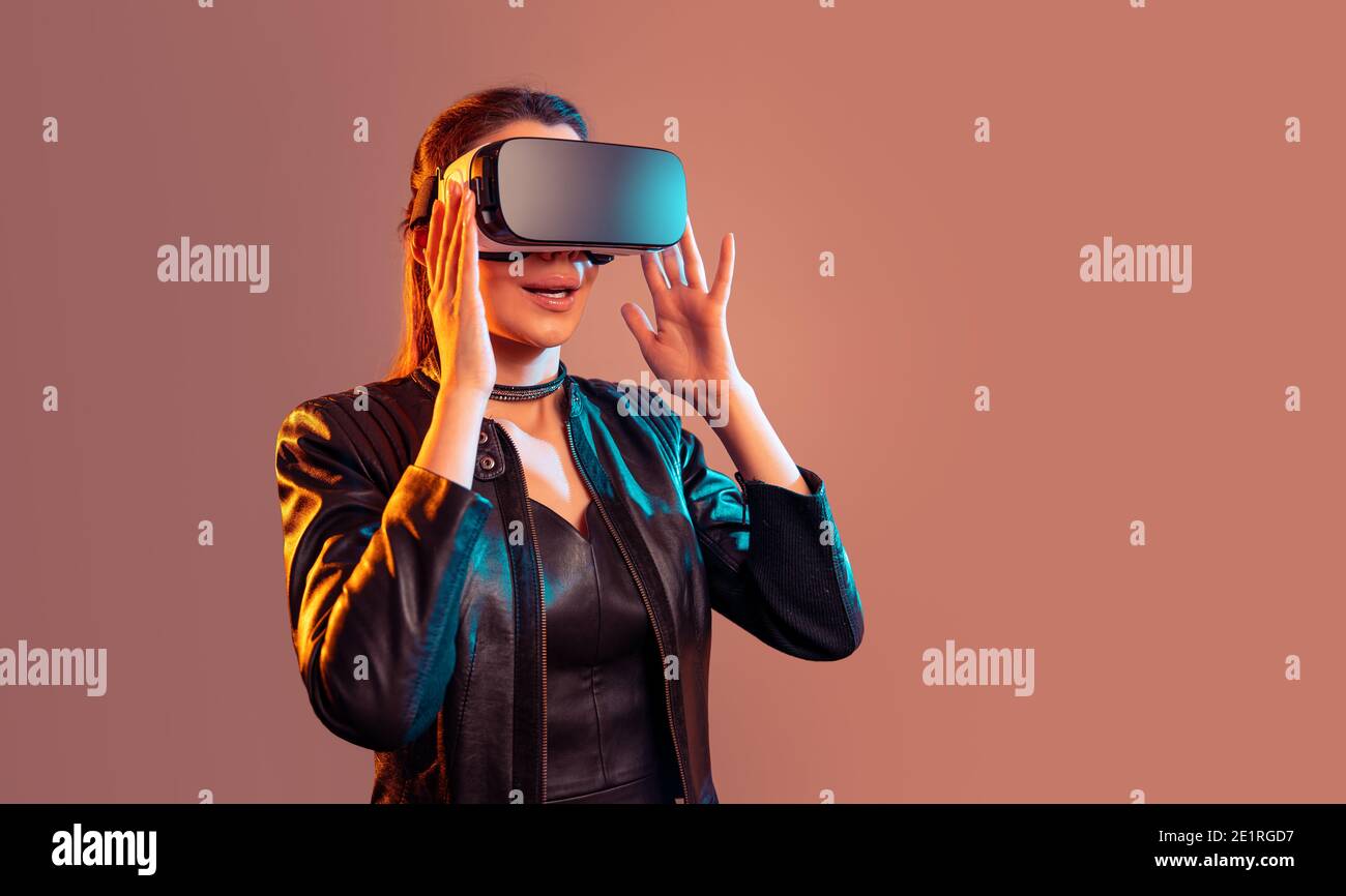 Augmented reality eyeglasses hi-res stock photography and images - Alamy