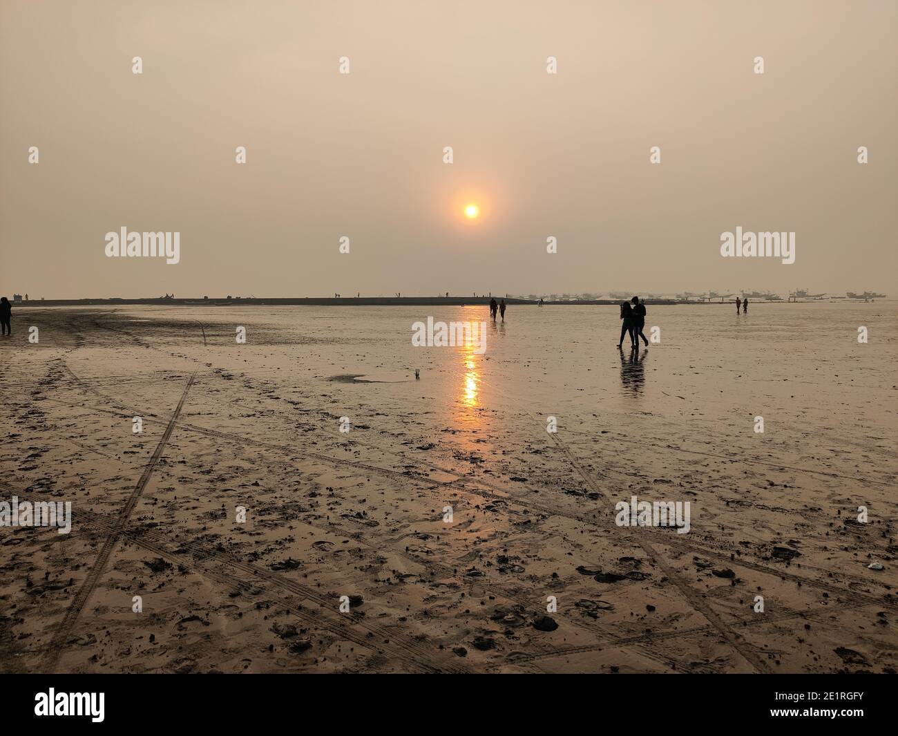 Golden hour mumbai hi-res stock photography and images - Alamy