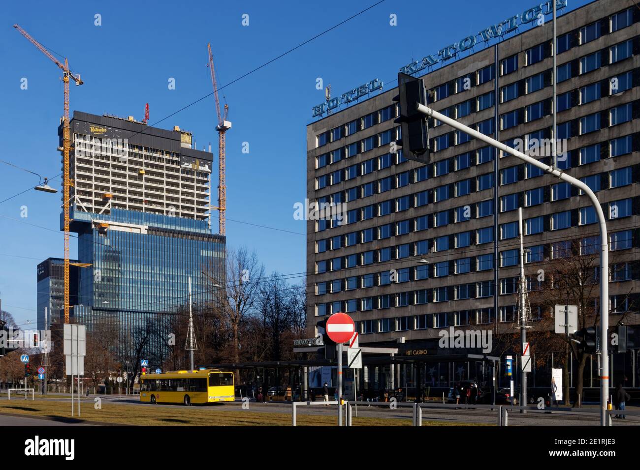Office complex under construction hi-res stock photography and images ...