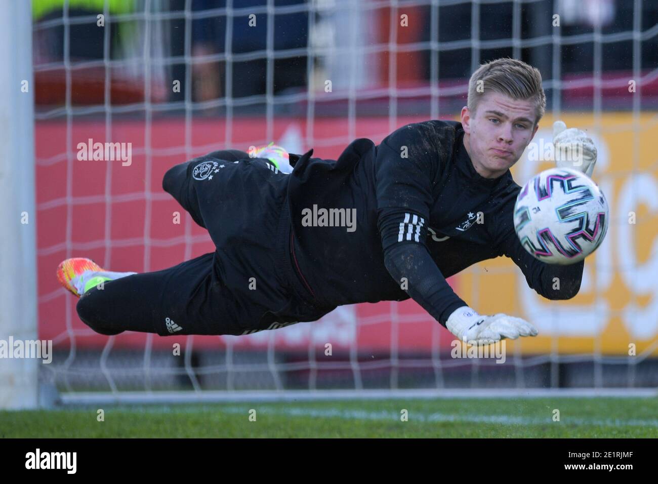 AMSTERDAM, NETHERLANDS - JANUARY 9: L-R: goalkeeper Calvin Raatsie of ...
