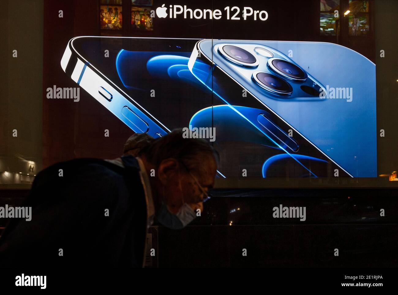 Iphone 12 pro ad hi-res stock photography and images - Alamy