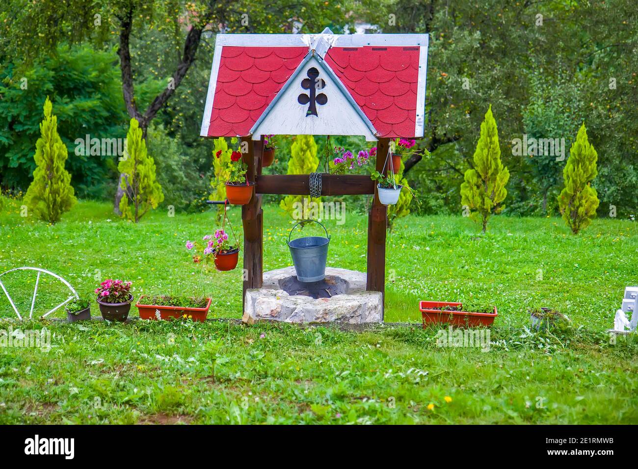 Small water well in the garden Stock Photo - Alamy