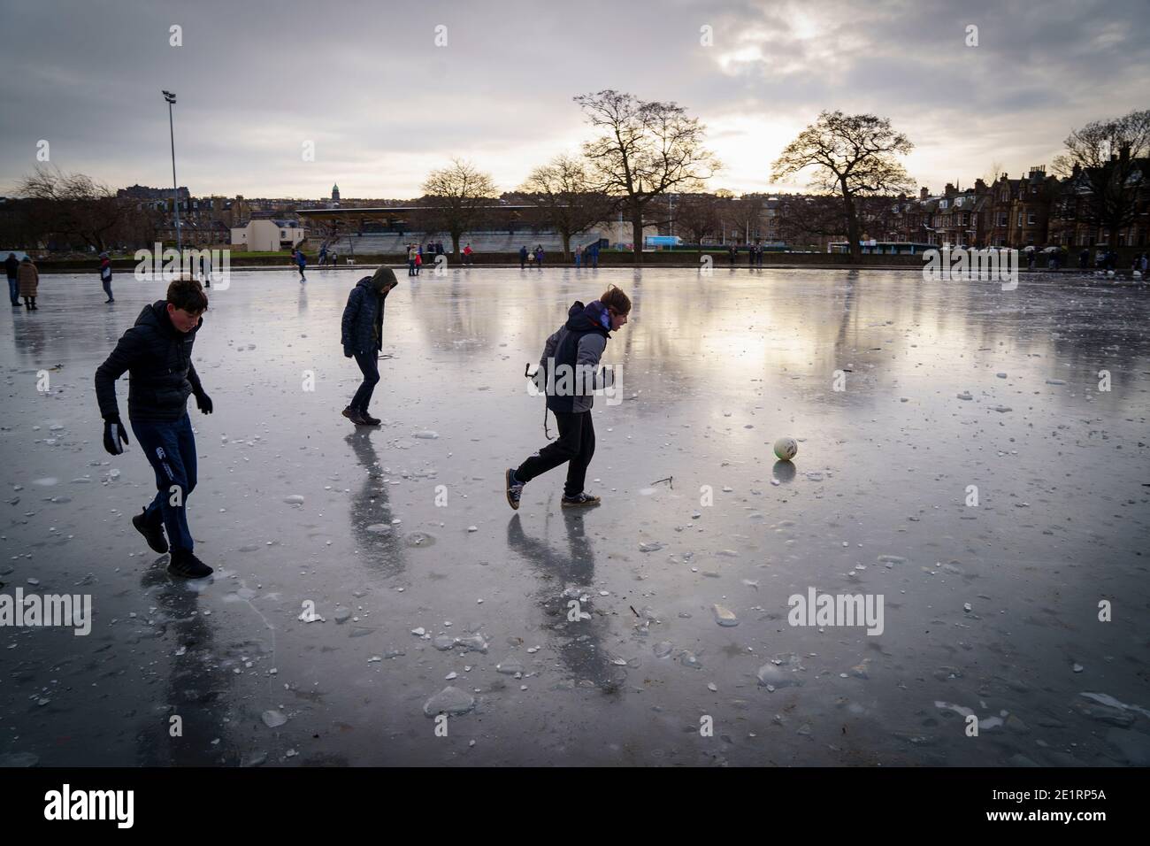 Inverleith pond park edinburgh hi-res stock photography and images - Alamy