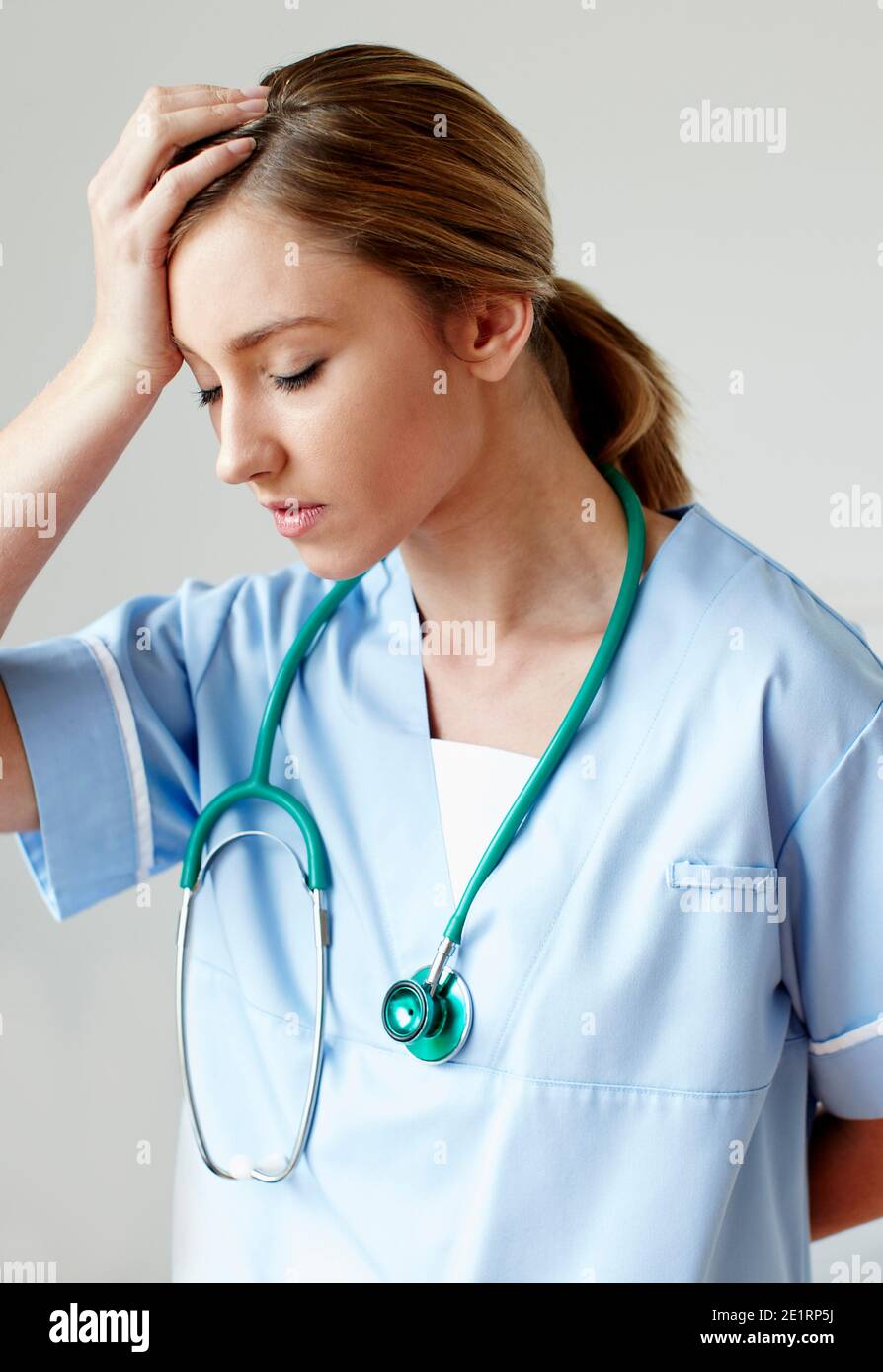 Nursing staff and patient nhs hi-res stock photography and images - Alamy