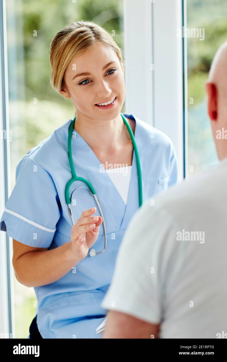 Female nurse in nursing hi-res stock photography and images - Alamy