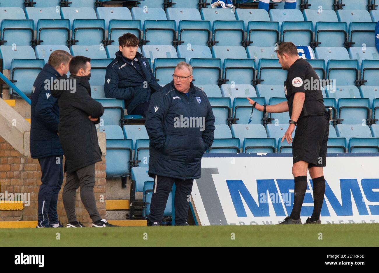 Brett huxtable referee hi-res stock photography and images - Alamy