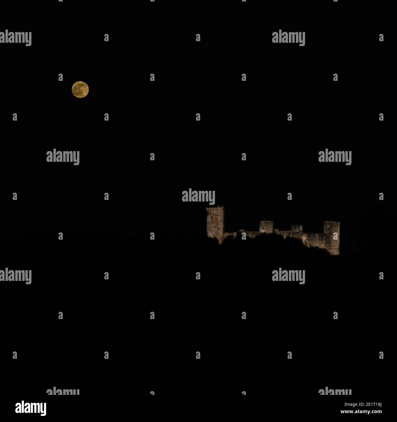 Medieval castle night moon hi-res stock photography and images - Alamy