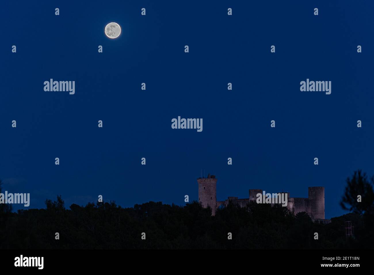 Full moon over castle hi-res stock photography and images - Alamy