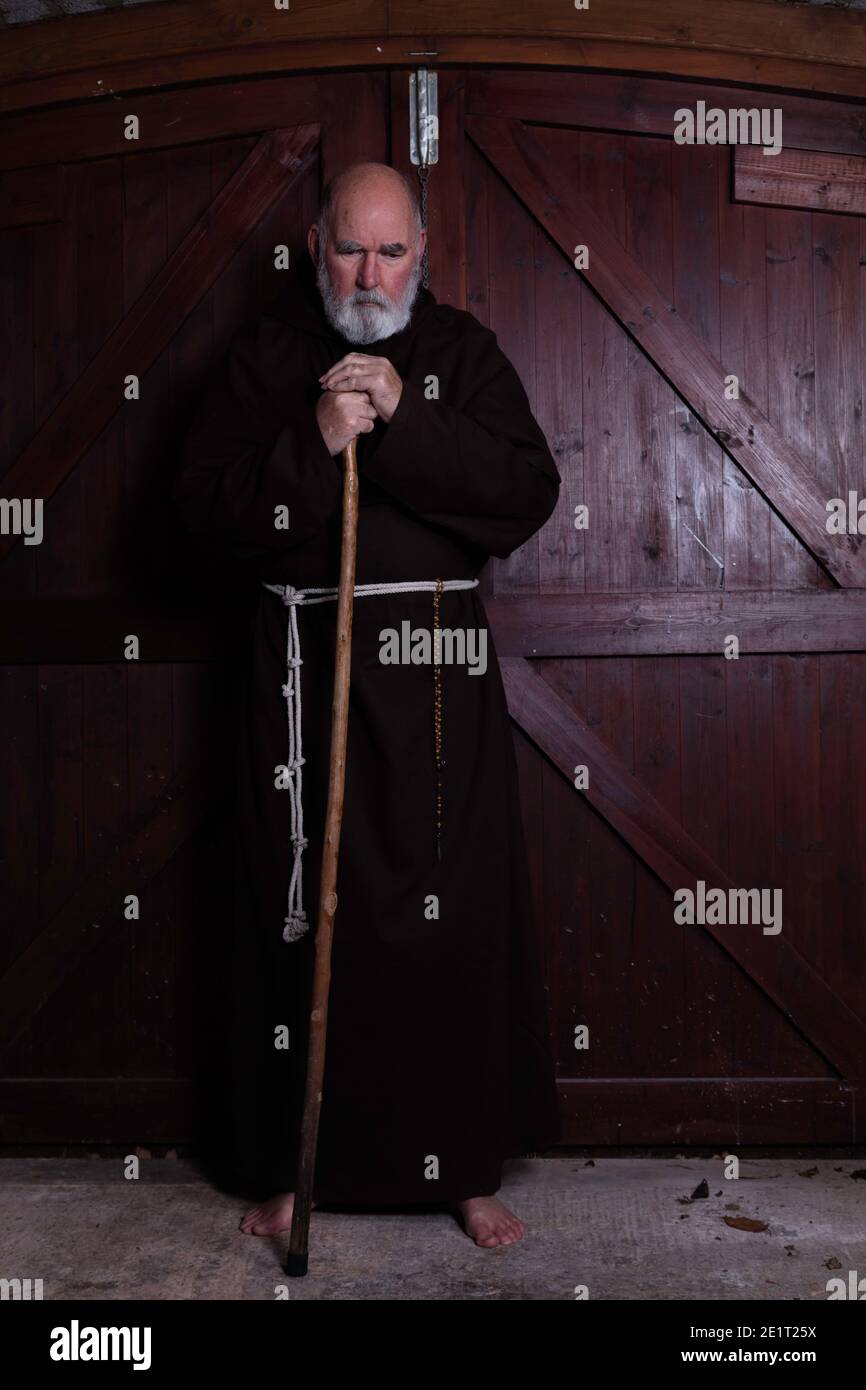 Franciscan monk in contemplative mood Stock Photo - Alamy