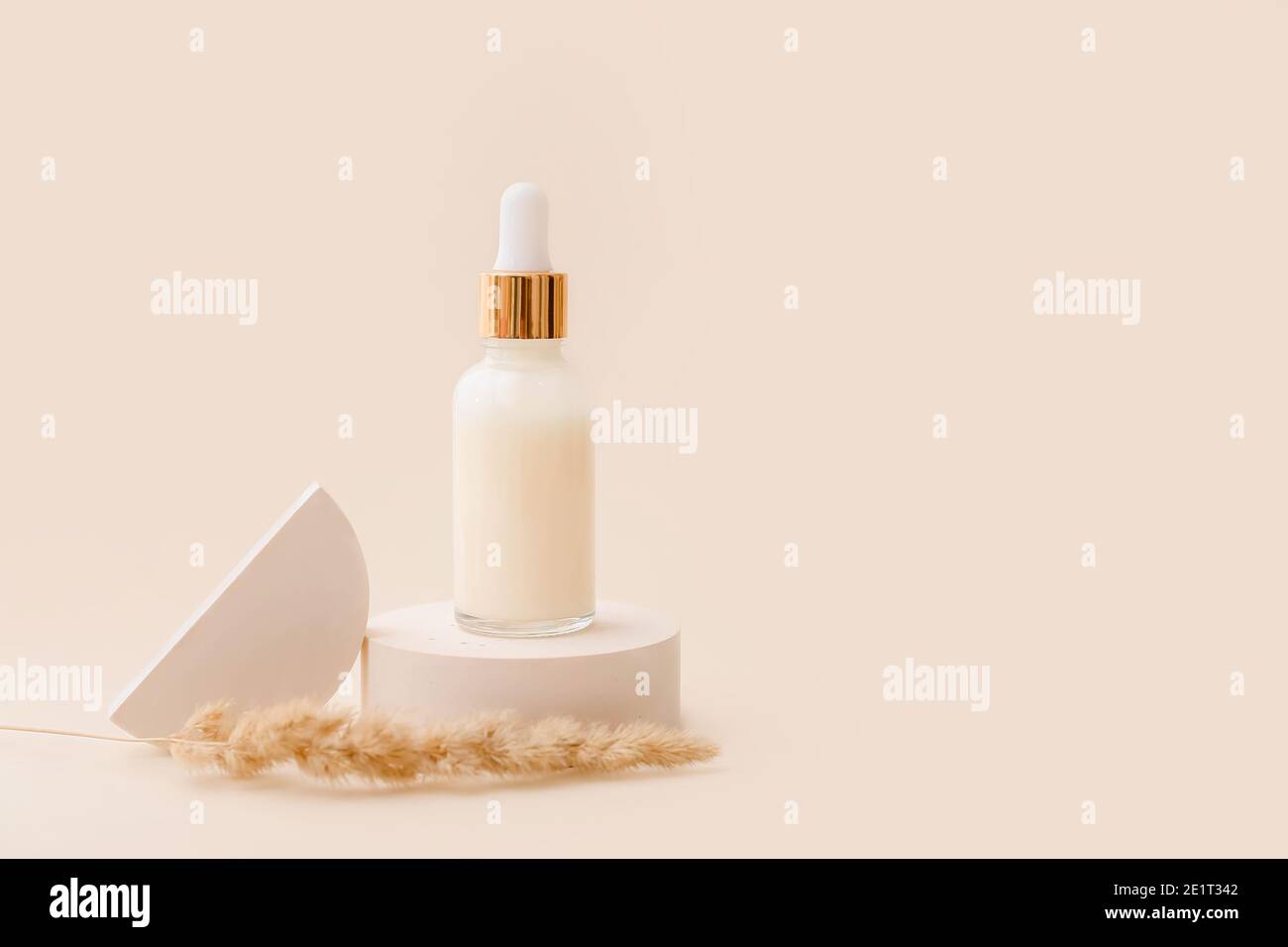 Alternative natural skincare beauty hi-res stock photography and images ...