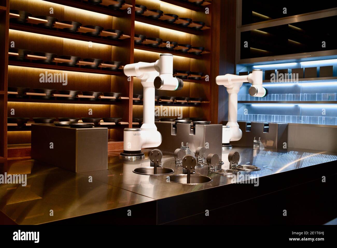 Robotic life hi-res stock photography and images - Alamy