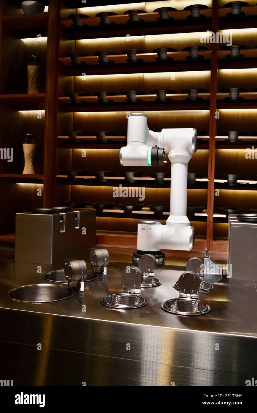 Robotic life hi-res stock photography and images - Alamy