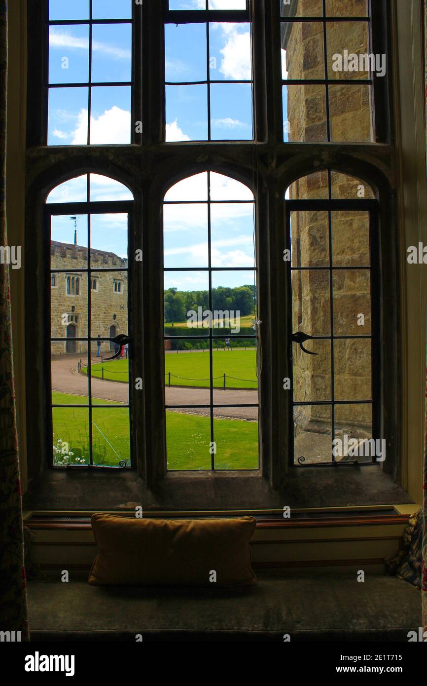 Leeds castle interior design hi-res stock photography and images - Alamy
