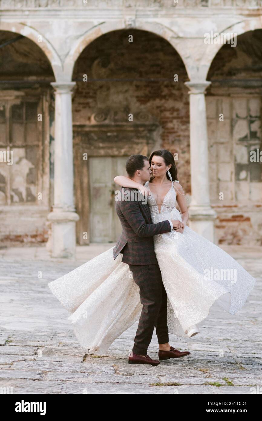 Ancient bride and groom hi-res stock photography and images - Alamy