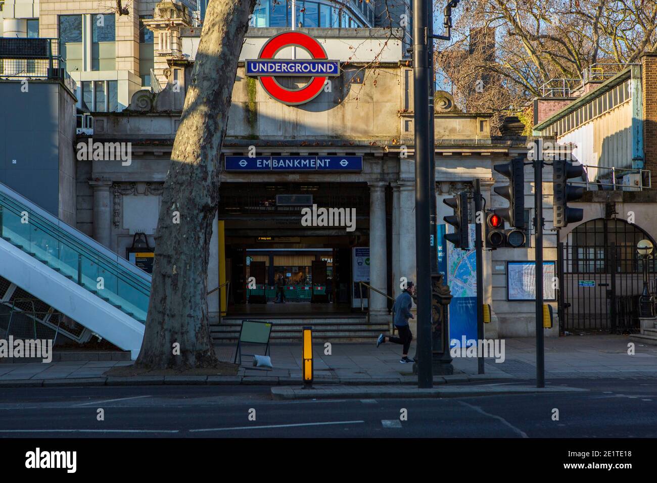 Embankment station sign hi-res stock photography and images - Alamy