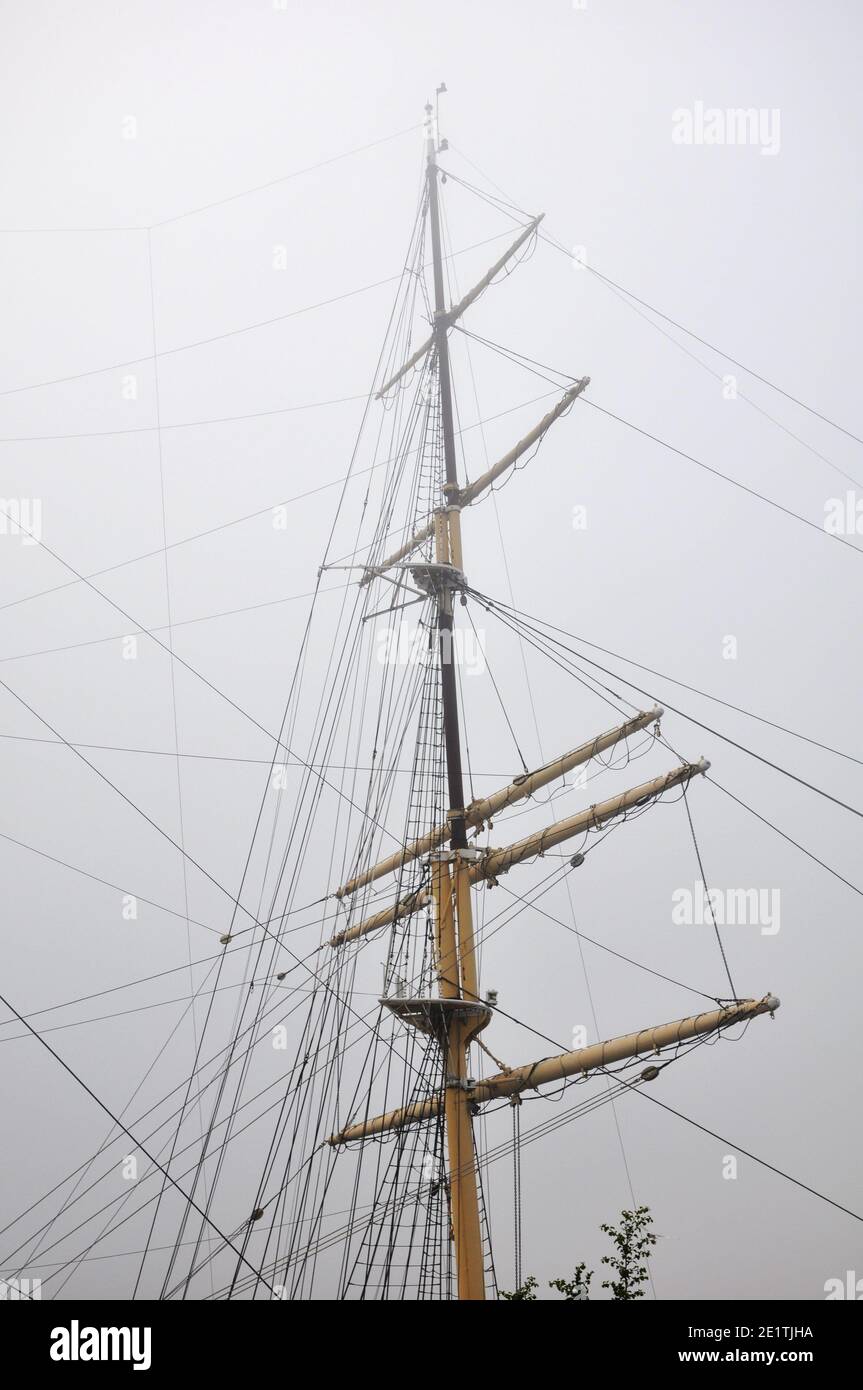 Steel frame mast hi-res stock photography and images - Alamy