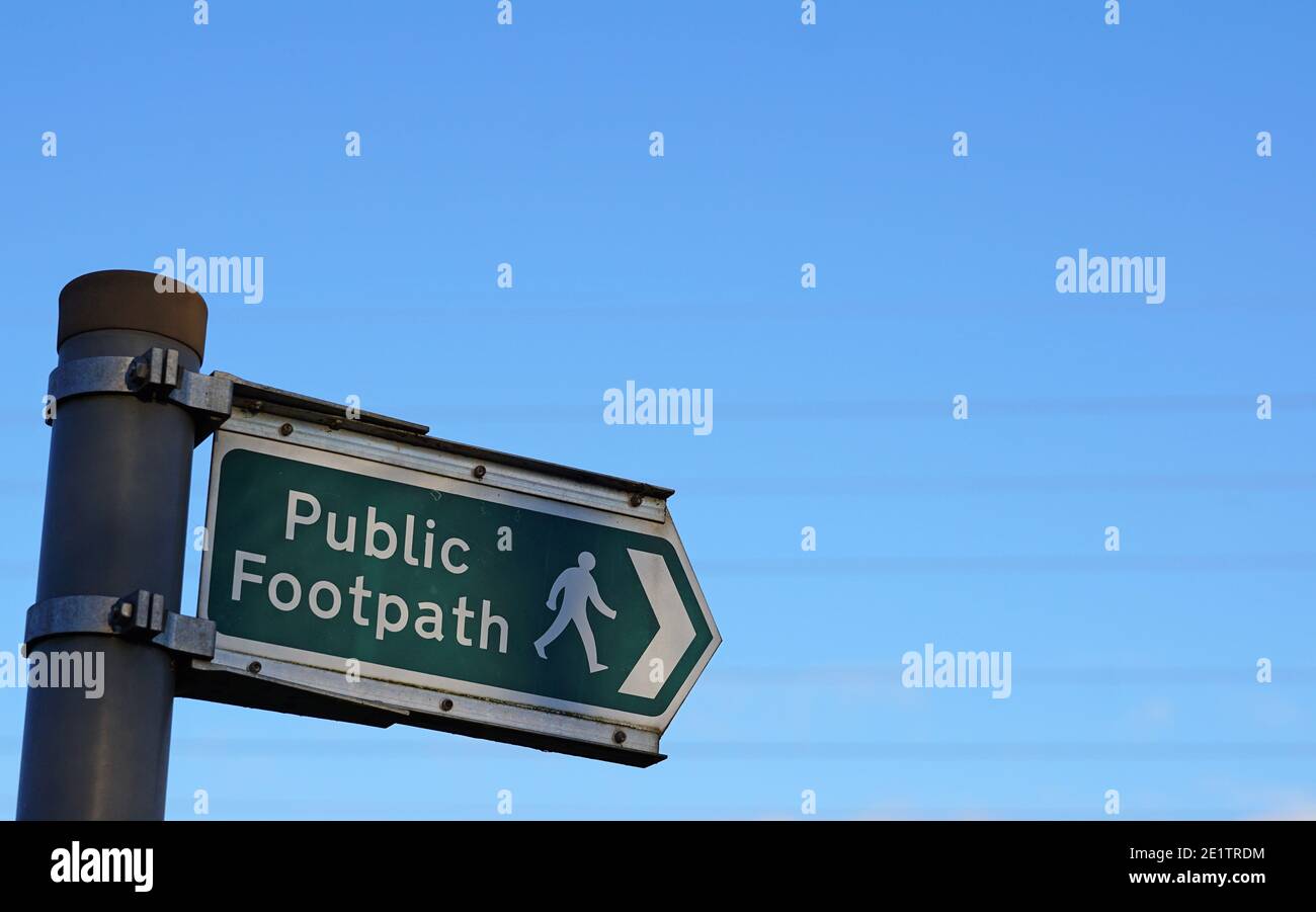 Green footpath sign showng the way Stock Photo - Alamy