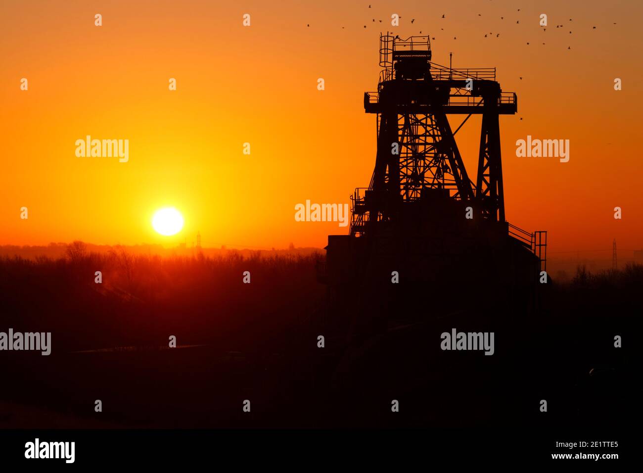 Silhouette dragline hi-res stock photography and images - Alamy