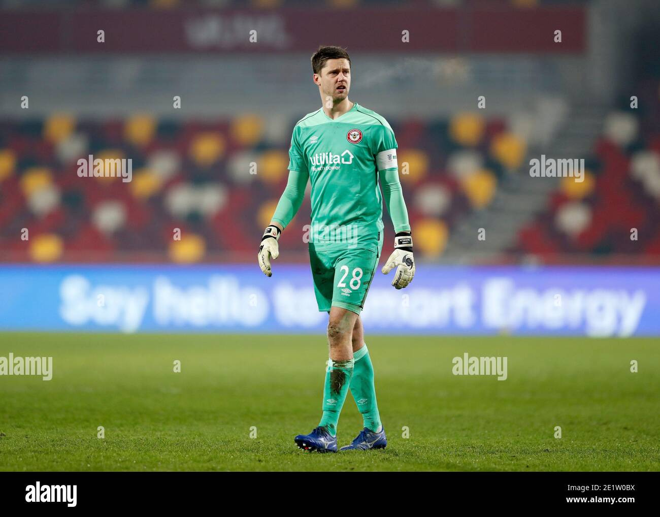 Brentford goalkeeper luke daniels hi-res stock photography and images ...