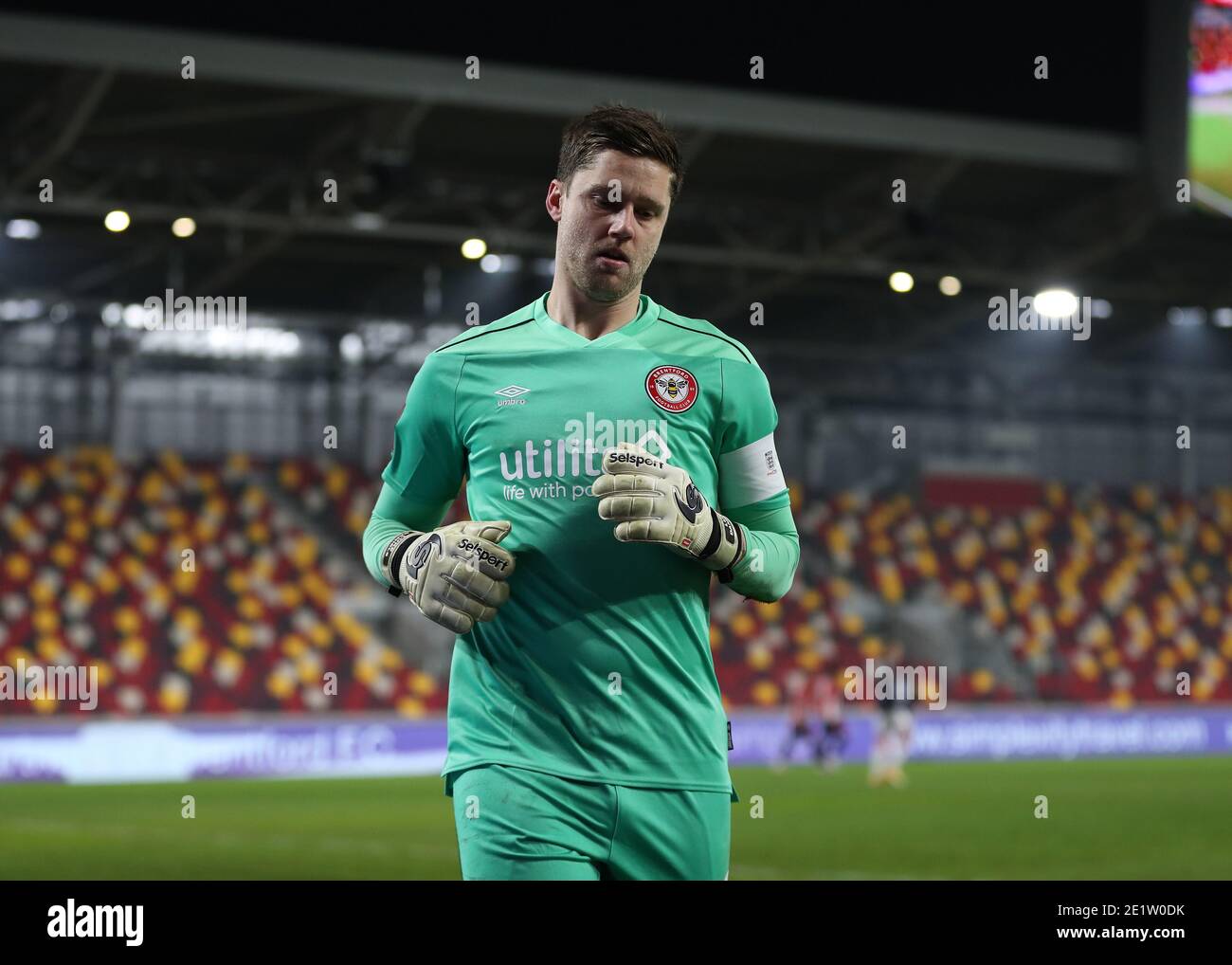 Brentford goalkeeper luke daniels hi-res stock photography and images ...