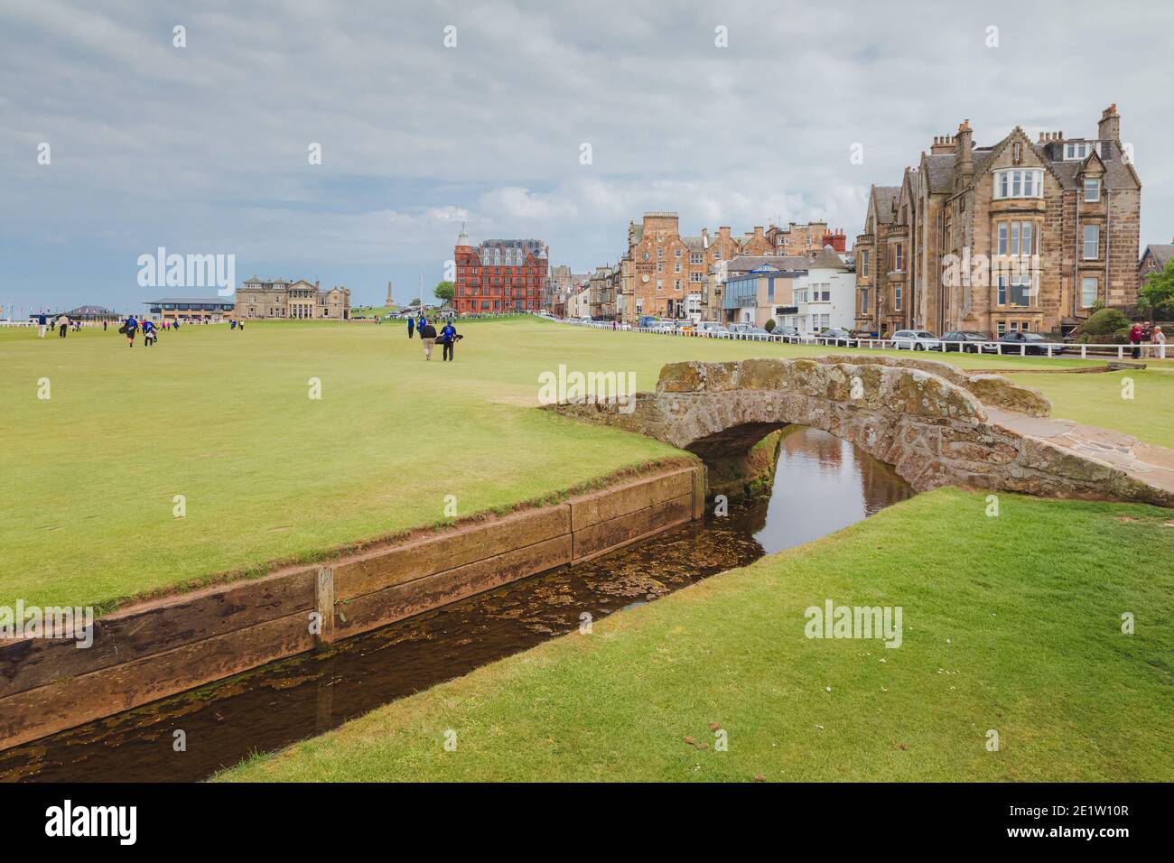 St andrews swilken bridge hi-res stock photography and images - Alamy