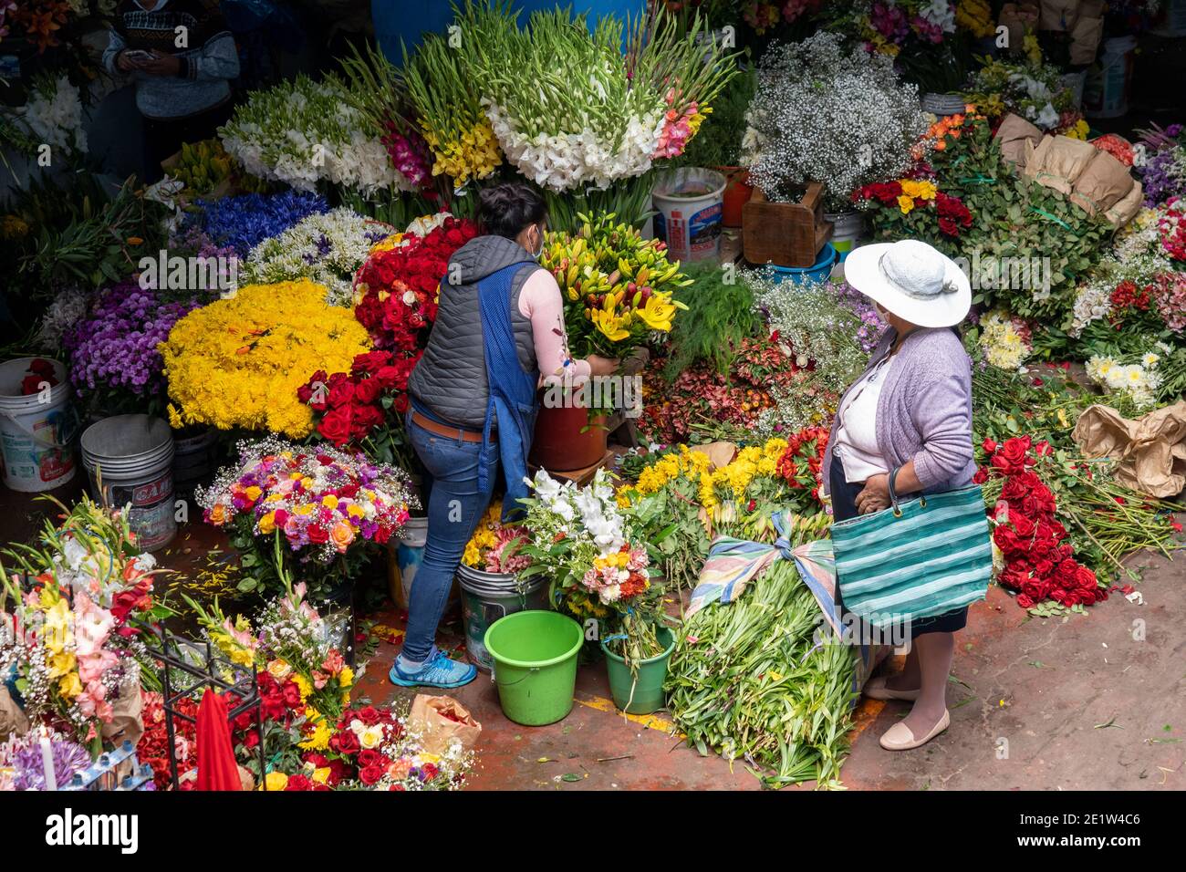 Peru cusco market flowers hi-res stock photography and images - Alamy