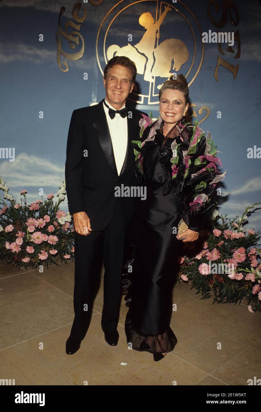 ROBERT STACK with Rosemarie Stack 1990 l0703 Credit: Ralph Dominguez/MediaPunch Stock Photo - Alamy