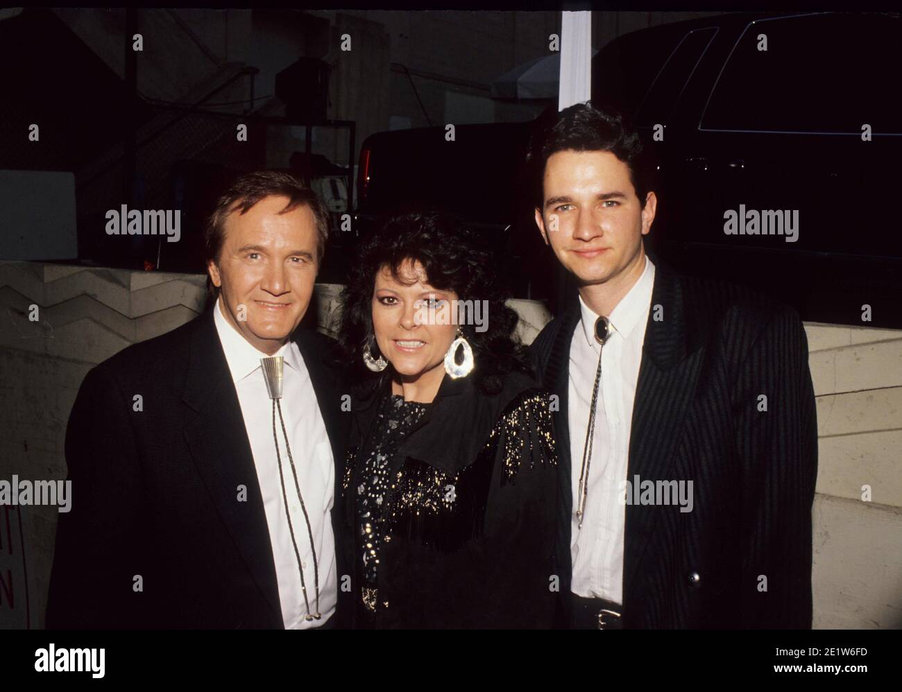 ROGER MILLER with wife and son 1990 f9785 Credit: Ralph Dominguez ...